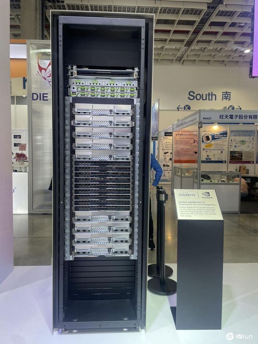 英伟达超高密度GPU整柜型AI服务器系统亮相，9家厂商展出GB200 NVL72